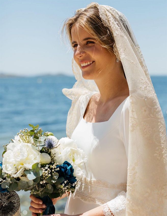 Las novias virales llevan la mantilla con mucho estilo