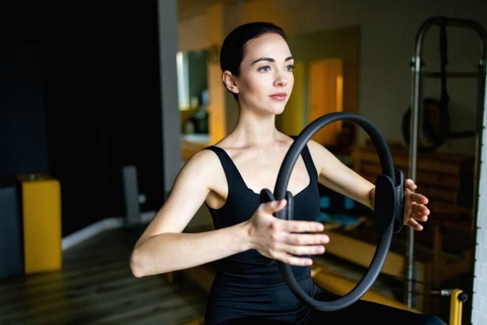 No te pierdas estos 10 ejercicios de Pilates con aro