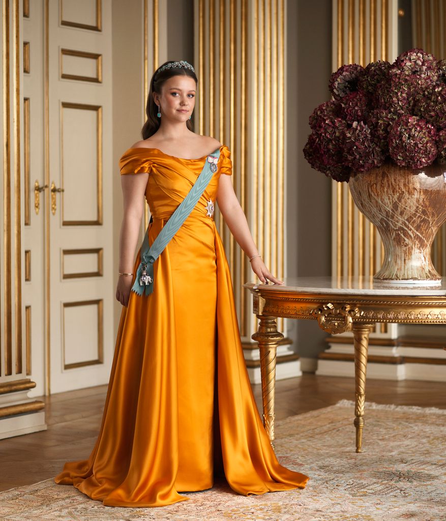 Isabella de Dinamarca cumple 18 años vestida de gala y estrenando tiara ...