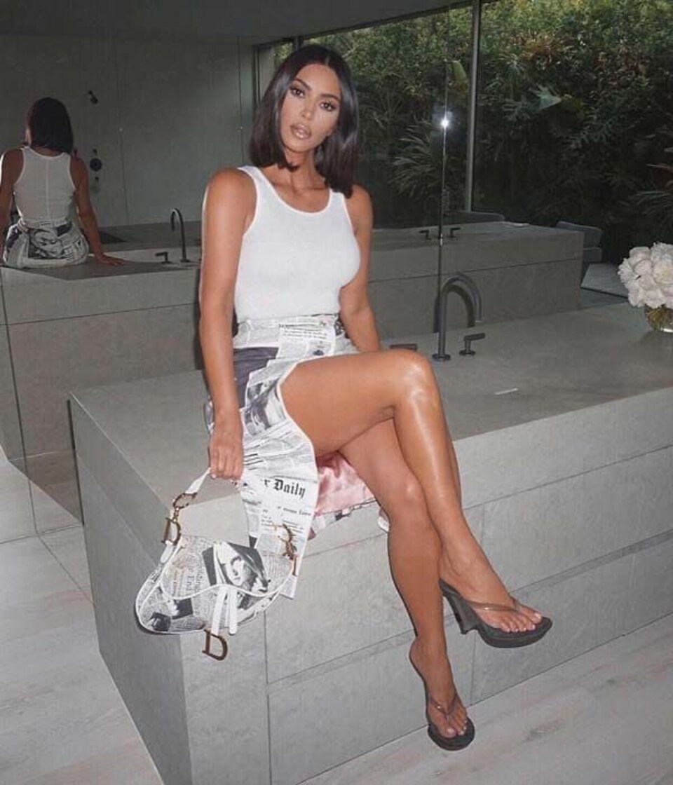 Jenna Ortega se pone el vestido de periódico de Carrie Bradshaw: un diseño icónico que cumple 25 ...