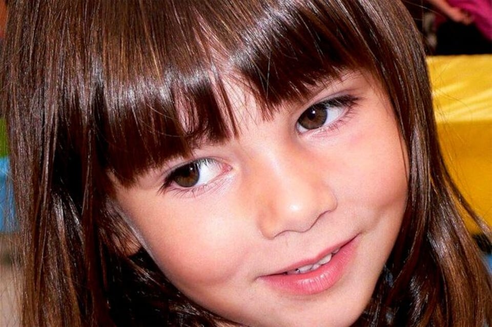 Melendi emociona con una carta a su hija Carlota en el día de su 20 ...