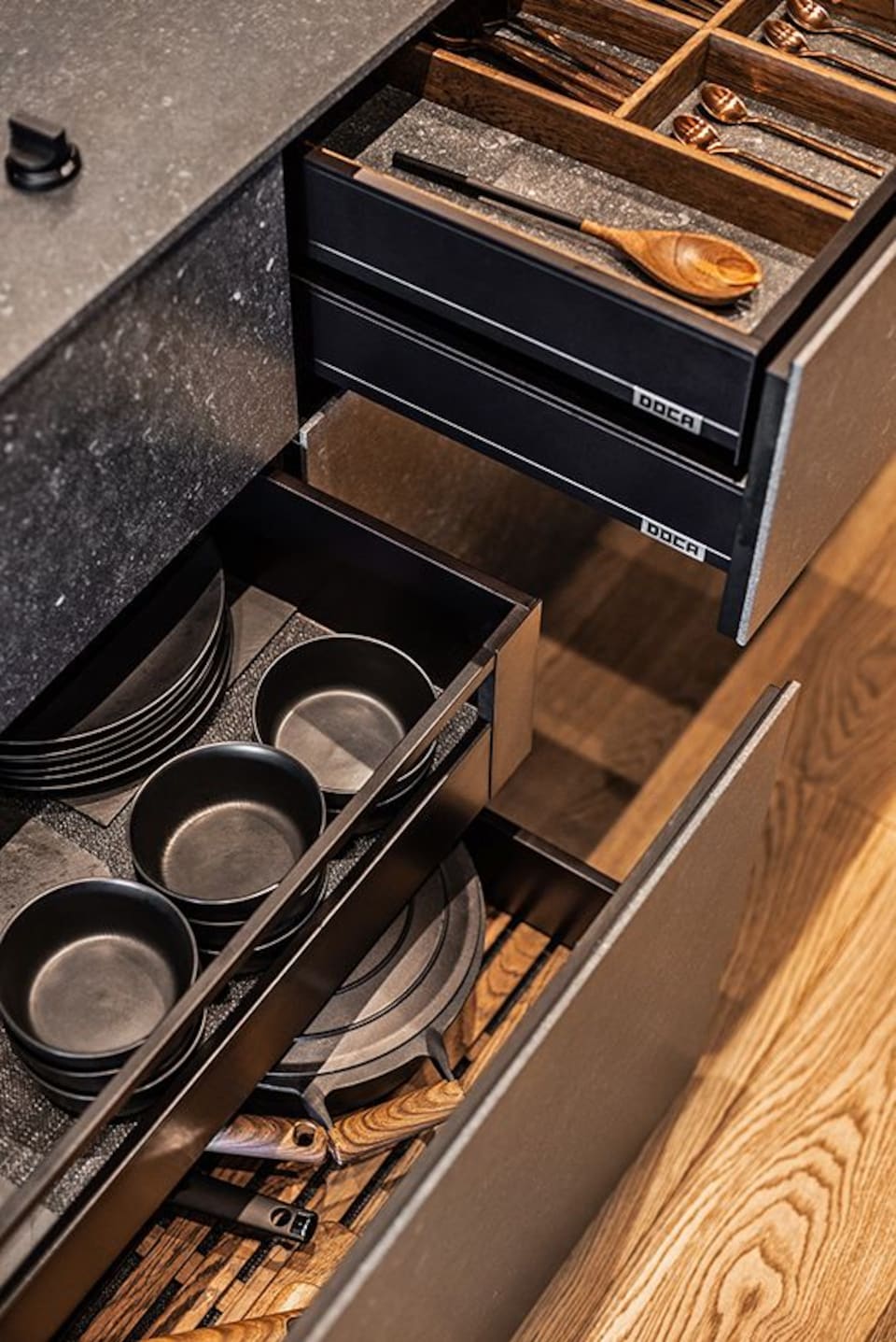 Ideas imprescindibles (y accesorios) para ordenar los cajones de la cocina