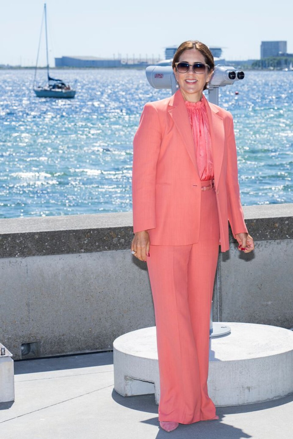 Mary de Dinamarca recupera la chaqueta coral que comparte con su hija ...