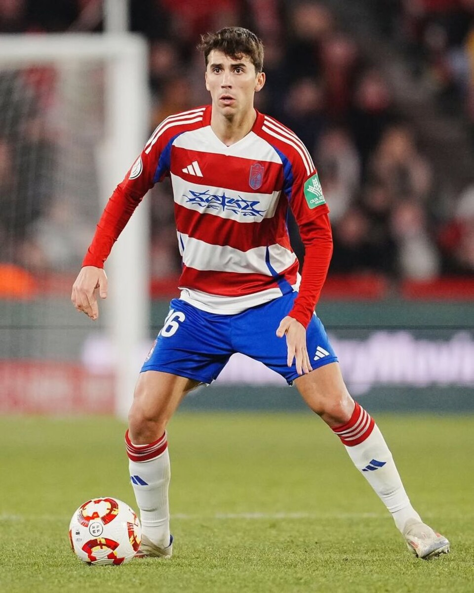 Así es Manu, el hijo futbolista del periodista deportivo Manolo Lama