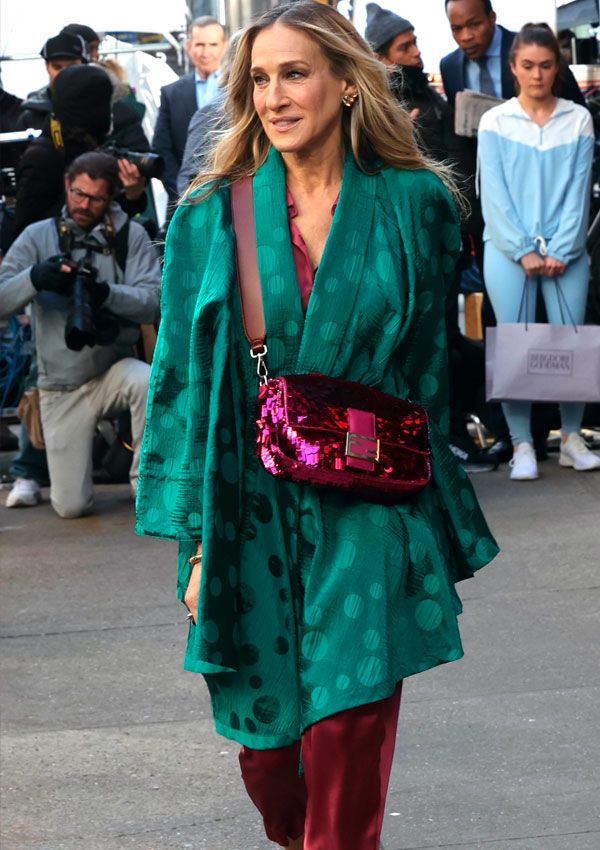 Sarah Jessica Parker sabe cómo lucir el Viva magenta