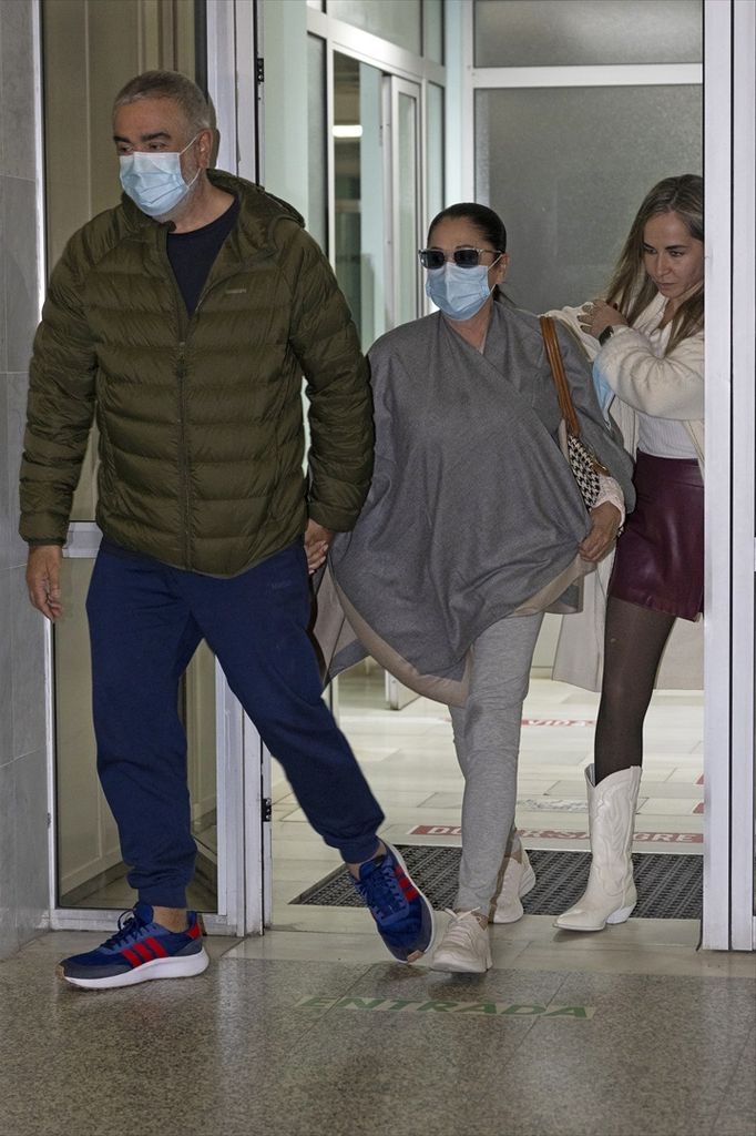 Isabel Pantoja regresa a Madrid ante la mejoría de la hija de Anabel