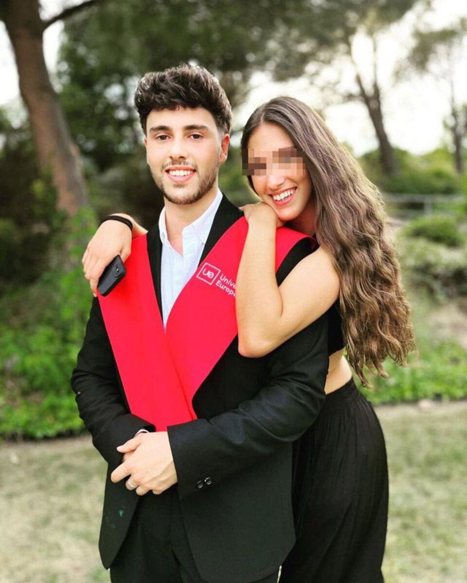 Raquel Rodríguez, una madre muy orgullosa en la graduación de sus hijos ...