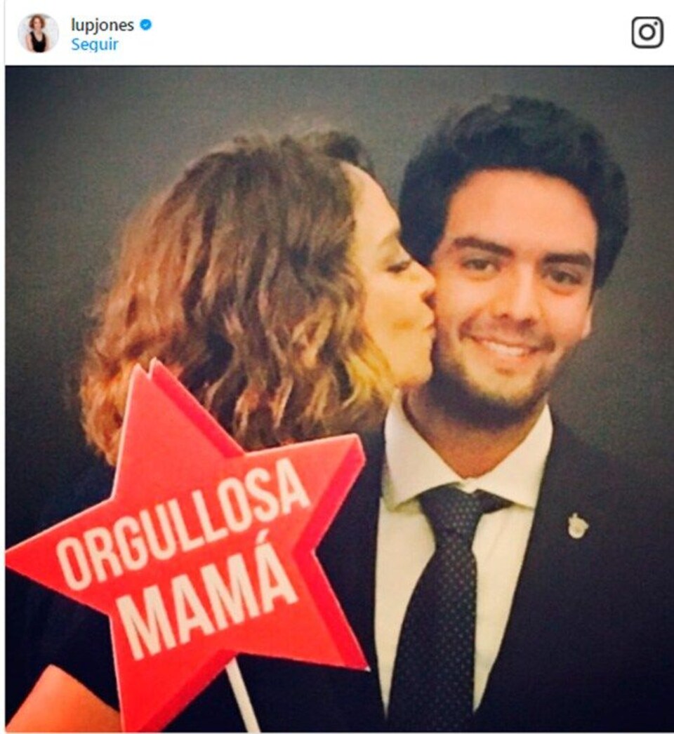 ¡Orgullo de madre! Lupita Jones al lado del graduado más guapo, su hijo ...