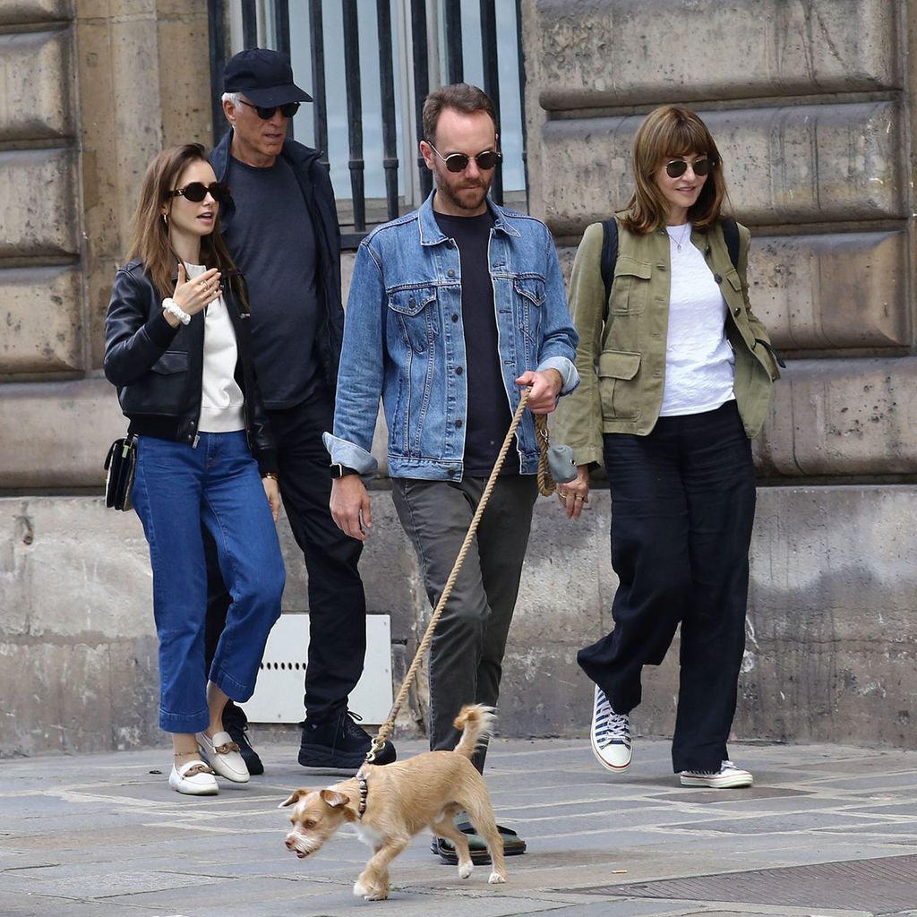 Lily Collins en París con su novio Charlie McDowell