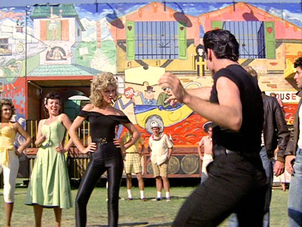 Grease: los looks de Olivia Newton John y John Travolta que son ...
