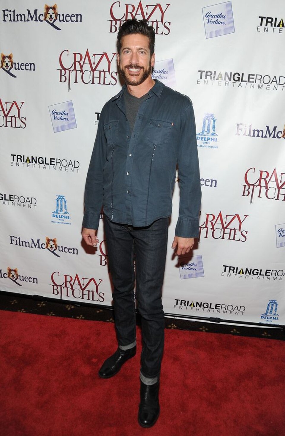 Muere Eduardo Xol, actor de telenovelas y diseñador, tras ser apuñalado ...