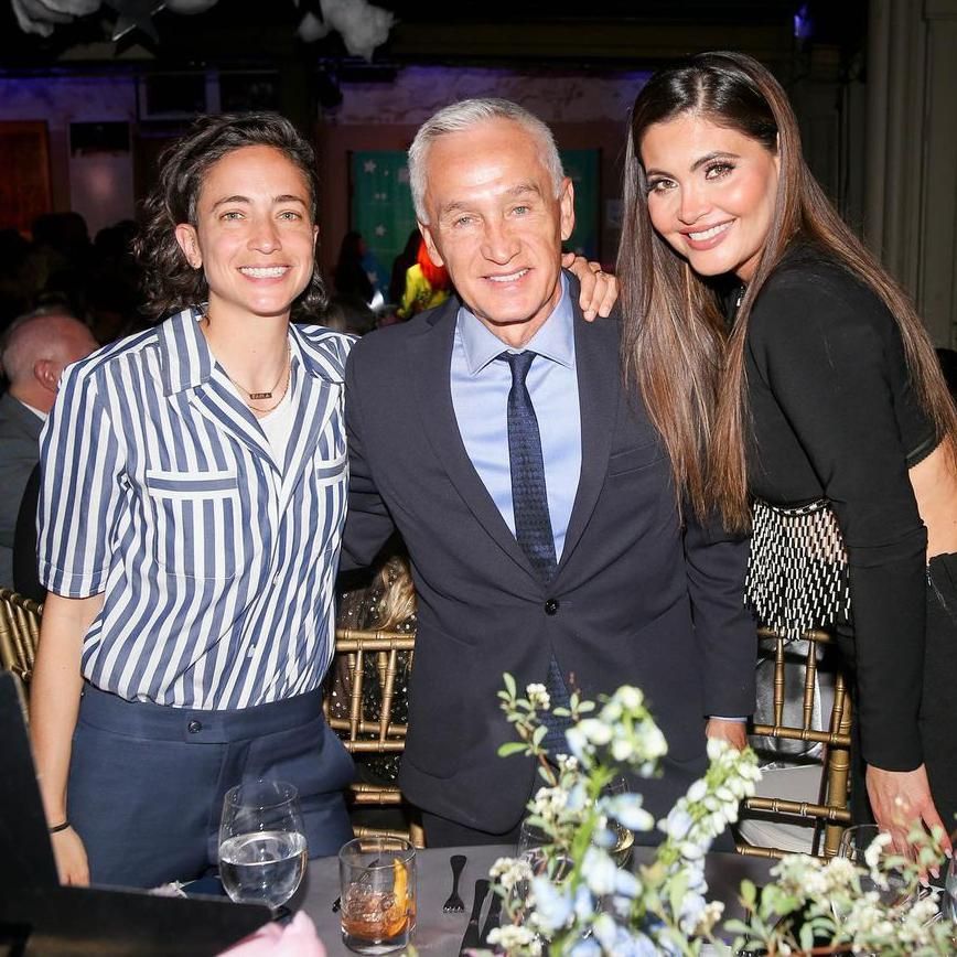 Jorge Ramos presume en una foto con su hija mayor y 'Chiqui' | ¡HOLA! Jorge Ramos presume en una foto con su hija mayor y 'Chiqui' | ¡HOLA!