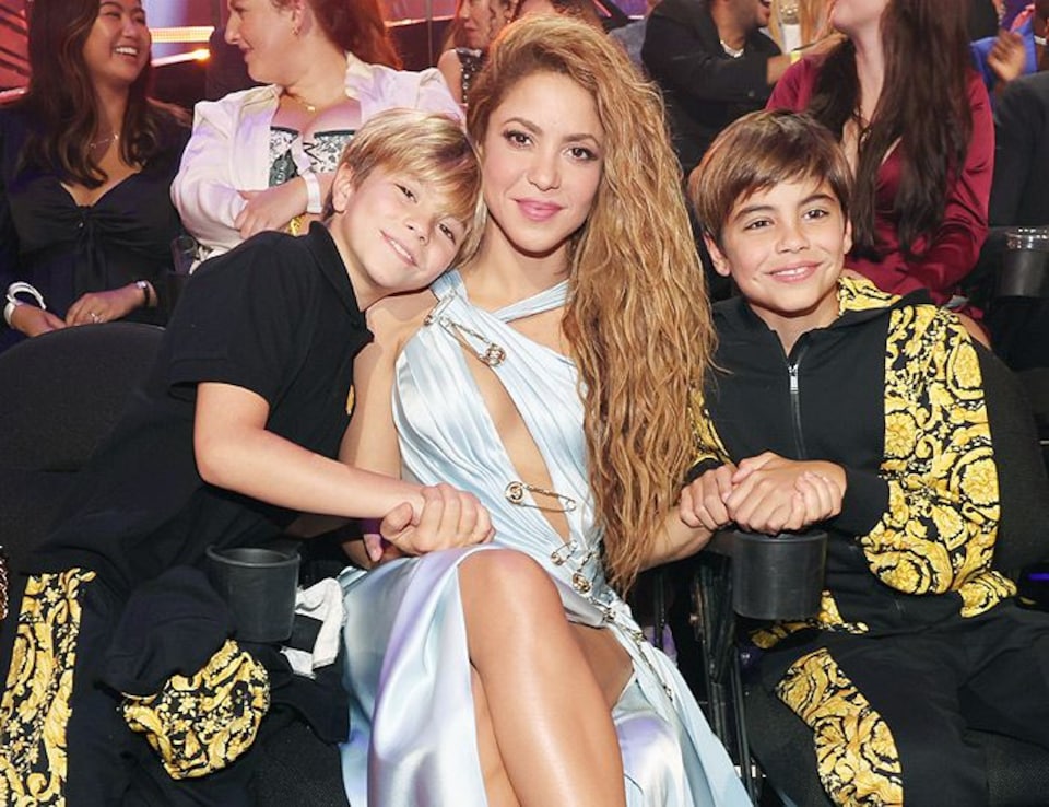 Shakira y sus hijos sorprenden con sus originales looks en los MTV Video Music Awards