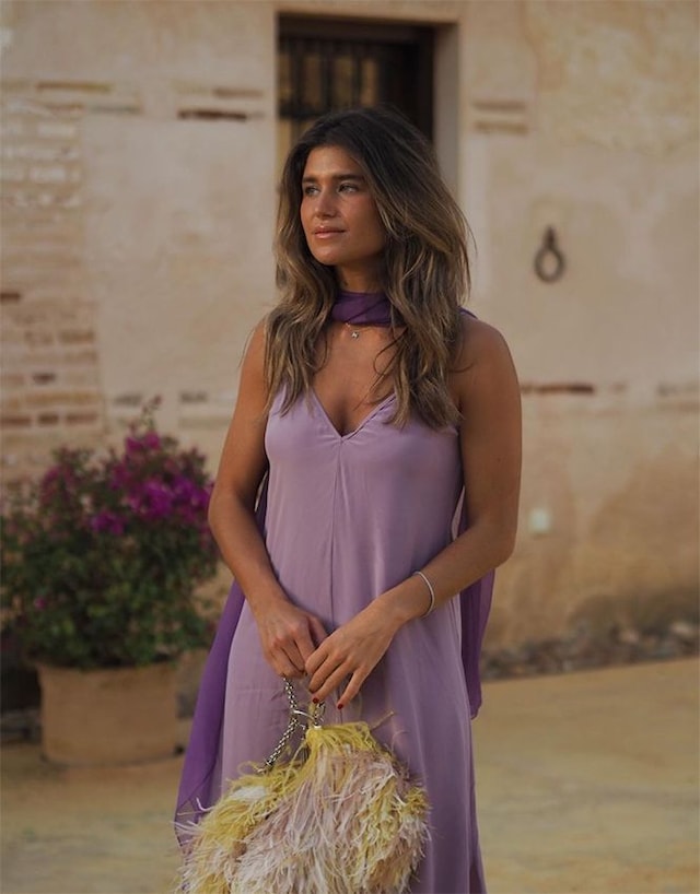 Invitadas con capa: la tendencia que triunfa en las bodas