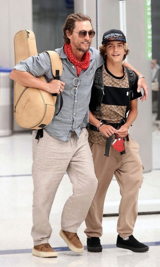 Matthew McConaughey y su hijo Levi, dos gotas de agua