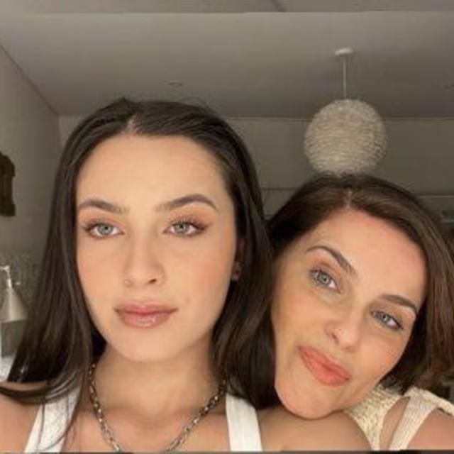 El increíble parecido entre Nelly Furtado y su hija Nevis | ¡HOLA!