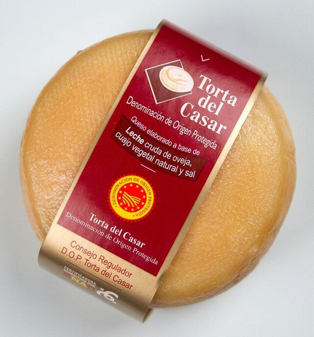 Torta del Casar: ‘tips’ para su consumo (y cosas que nunca deberías hacer)