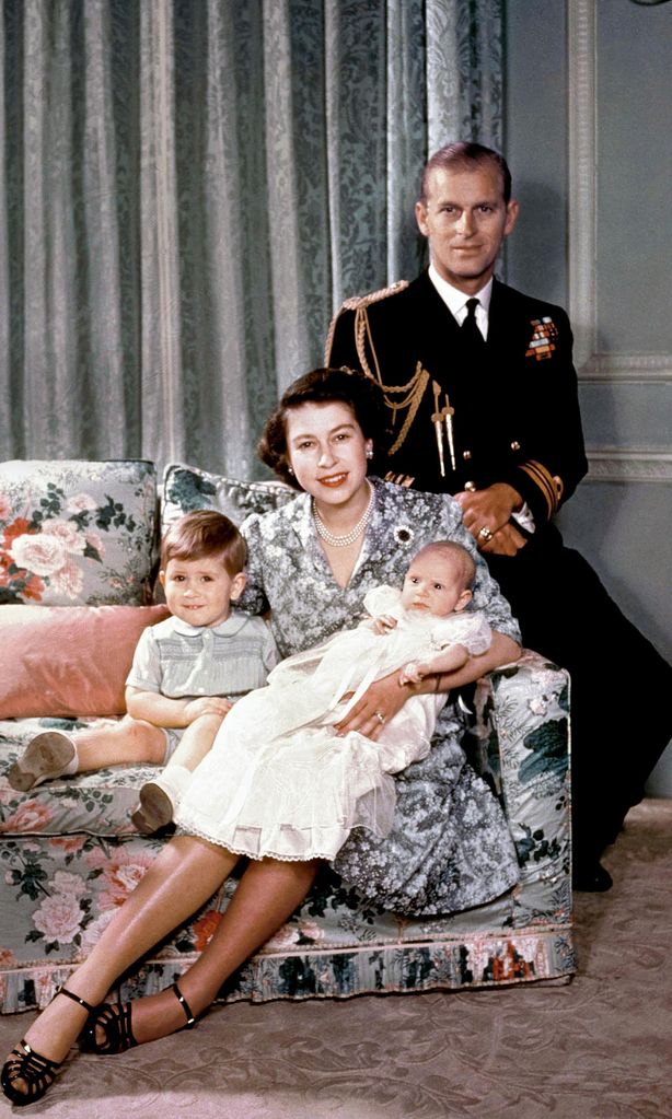 Isabel II, una reina con vida de leyenda. El álbum más completo