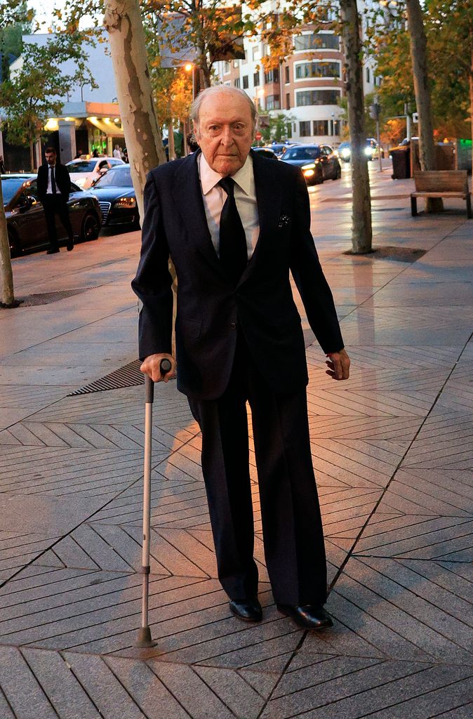 Silvia Gómez-Cuétara despide a su exsuegro, Ramón Hermosilla, junto a ...