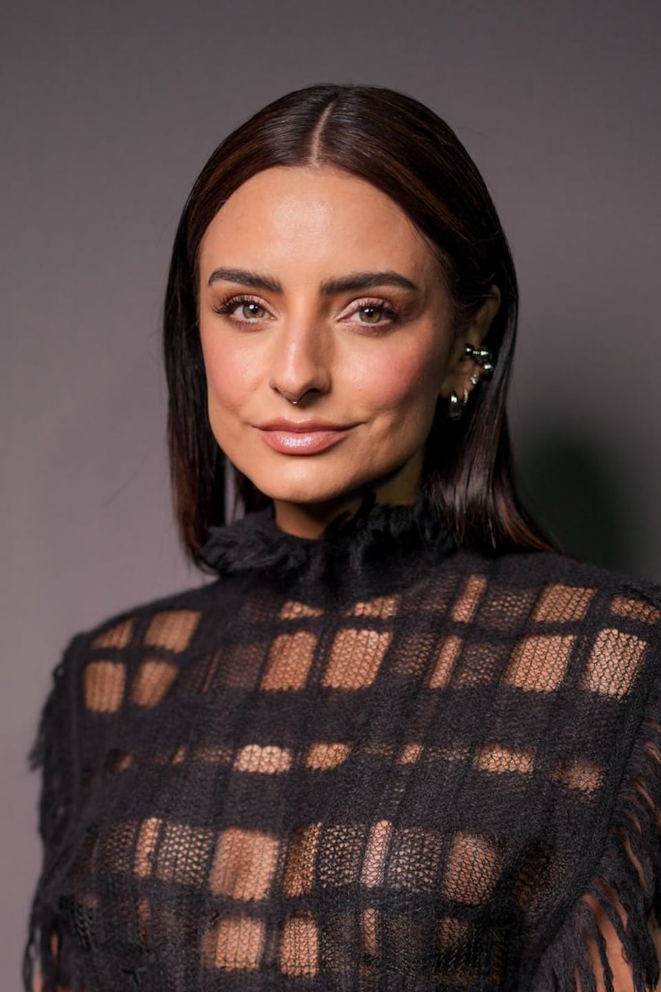 Aislinn Derbez sorprende en Paris Fashion Week en un 'look' con ...