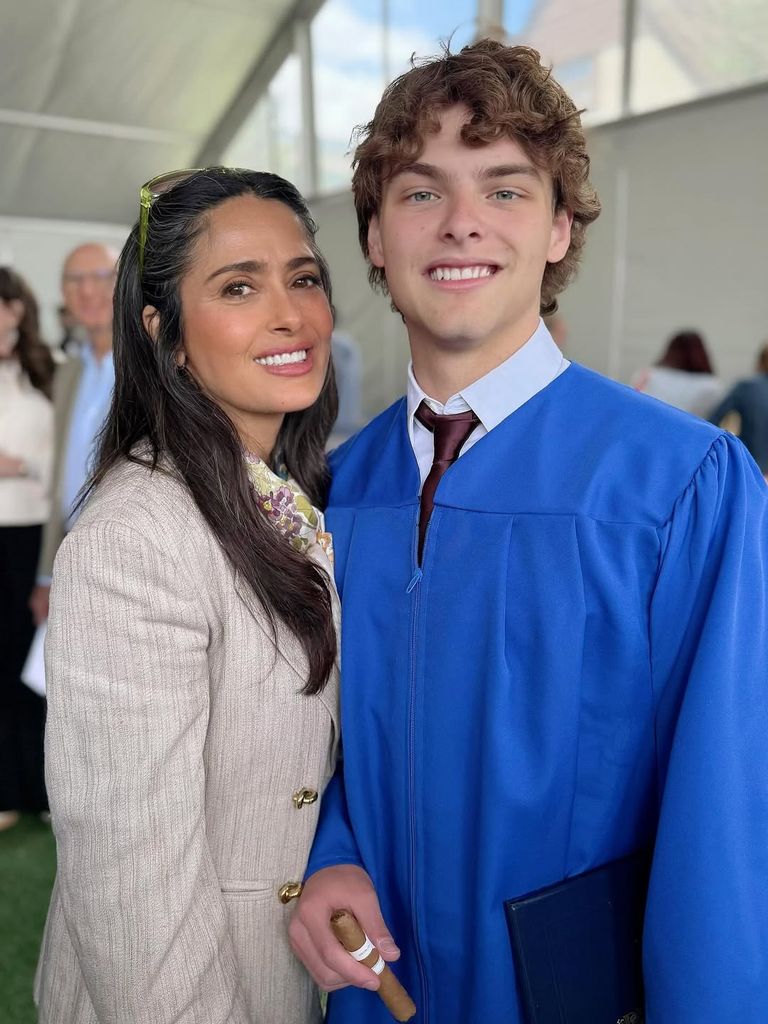 Salma Hayek y Linda Evangelista, unidas en la graduación del hijo de la ...