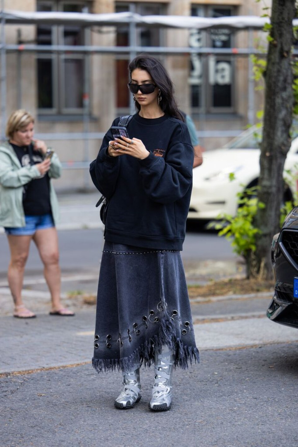 ¡Olvida los 2000! La tendencia ‘Y3K’ es la moda a seguir en 2025 que te ...