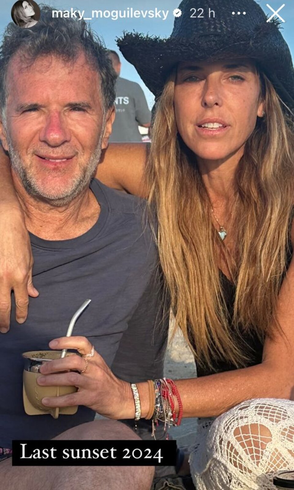 Maky sorprende al posar enamorada junto a su novio para recibir el 2025 ...