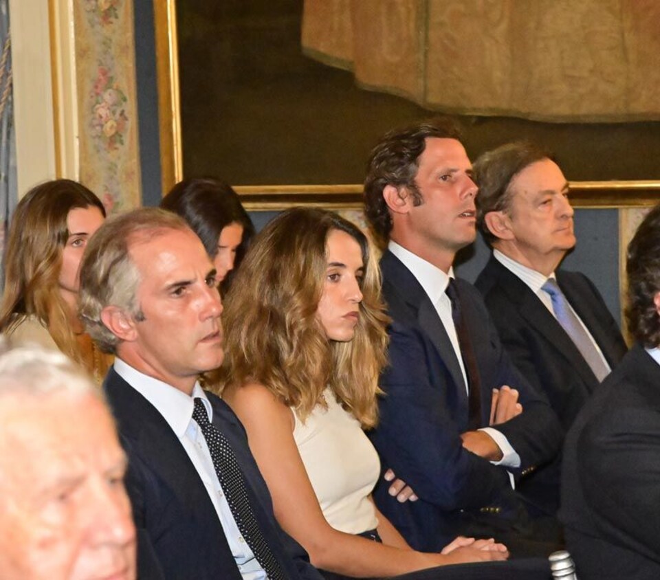 La familia Alba se reúne en la presentación del libro sobre Luis ...