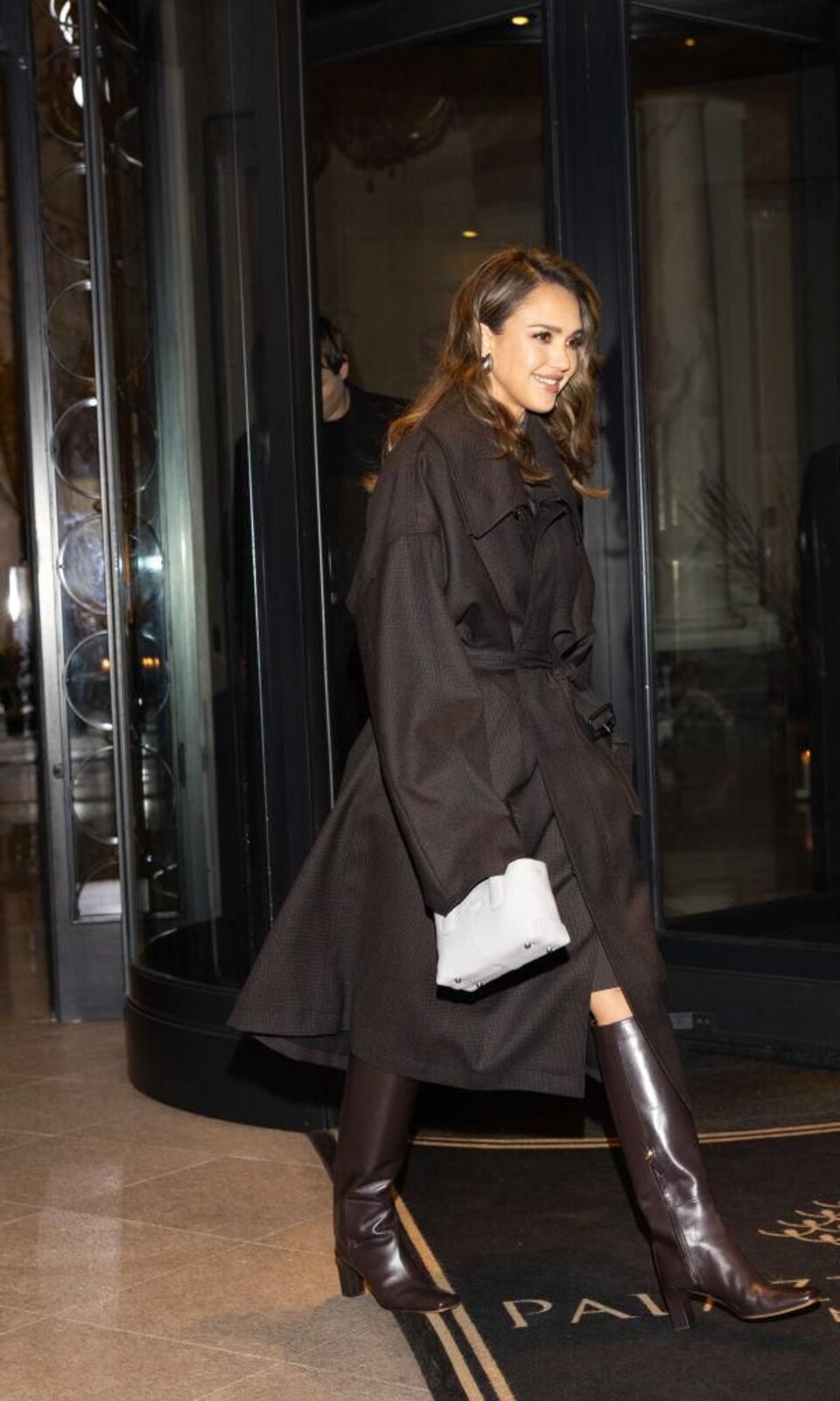 Jessica Alba tiene las botas que todas queremos | ¡HOLA!
