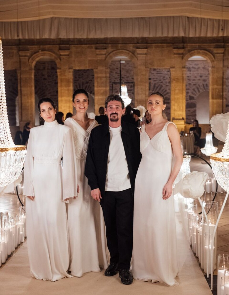 Los vestidos de novia de Alex Vidal, el diseñador que conquista a las ...