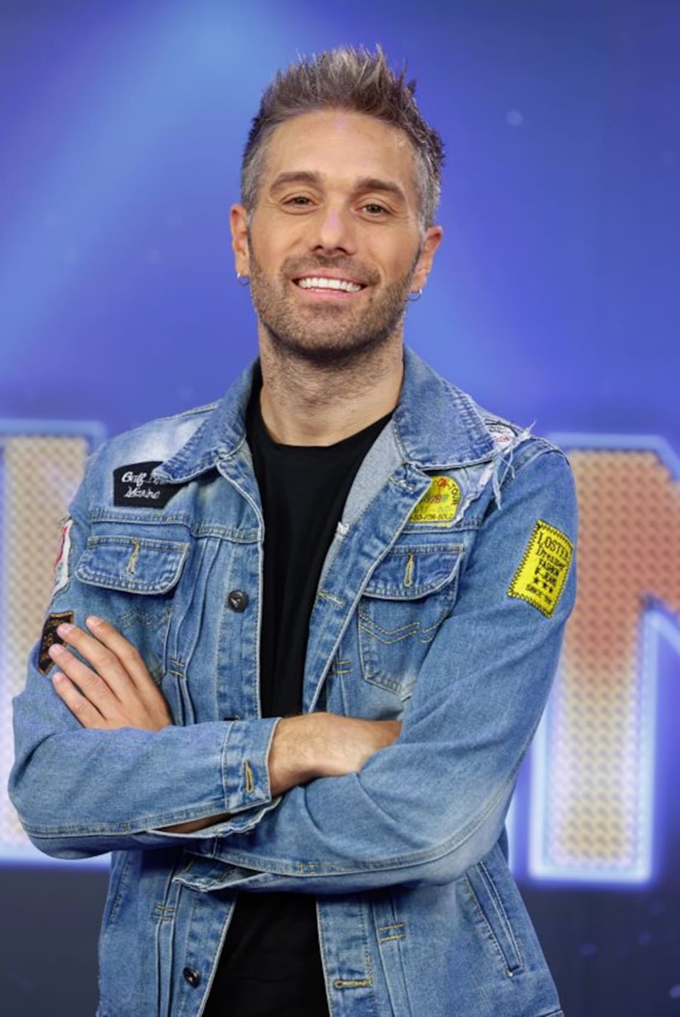 Dani Martínez, fotografiado entre besos y abrazos con la actriz Irene Arcos