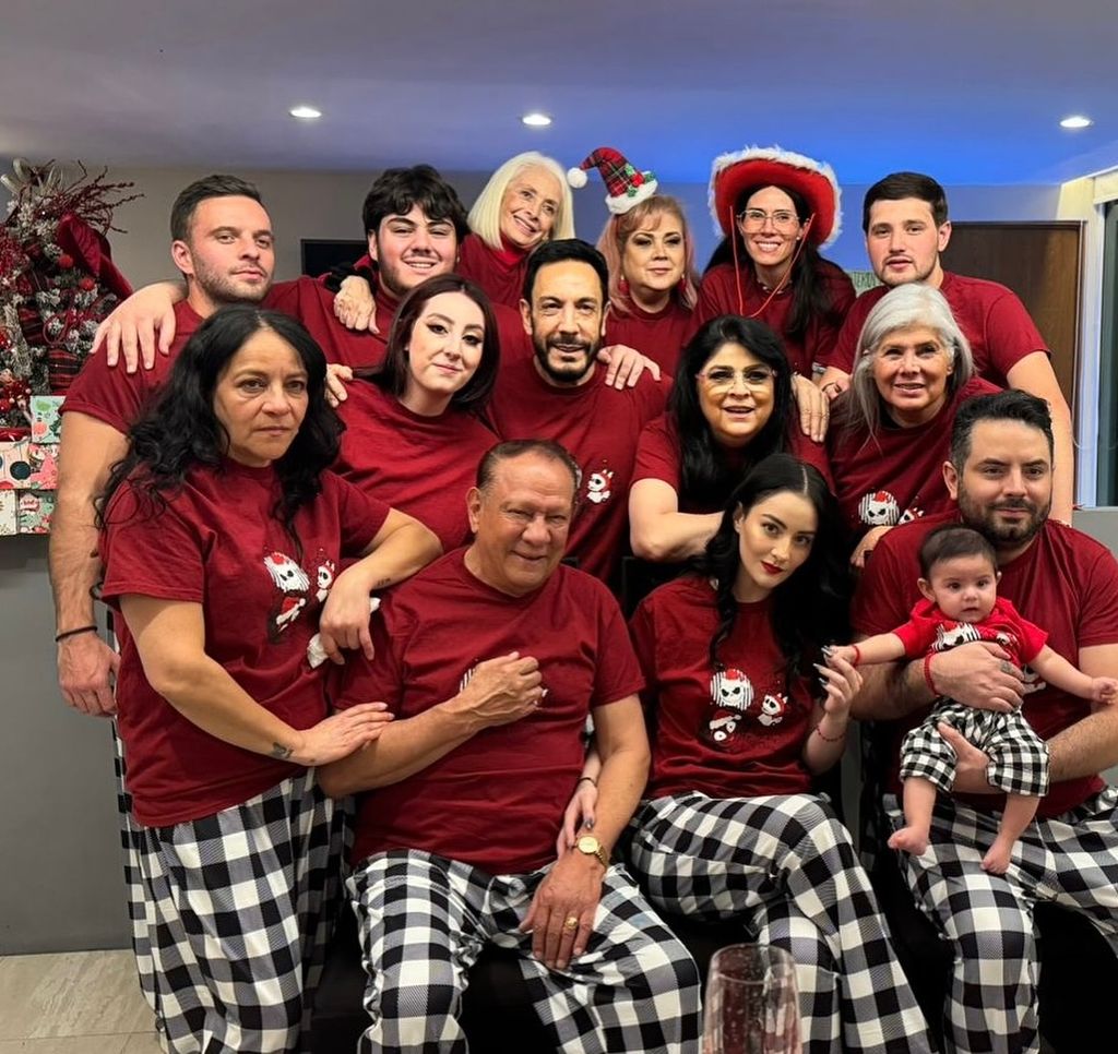 Victoria Ruffo y Omar Fayad: la primera Navidad de su nieta Tessa | ¡HOLA!