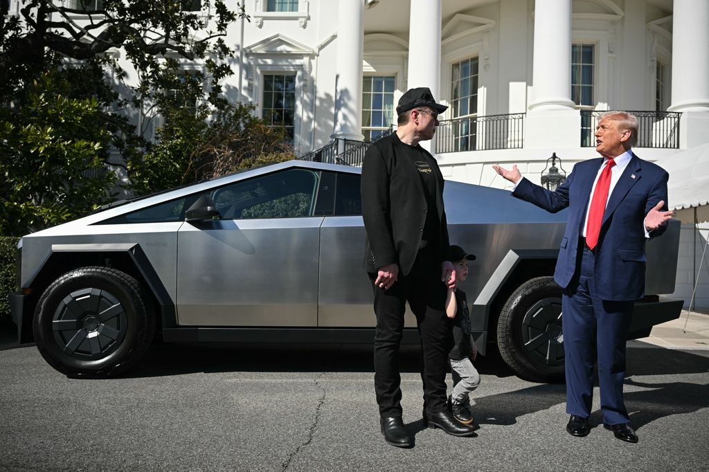 Donald Trump le regaló a su nieta Kai un lujoso auto Tesla | ¡HOLA!