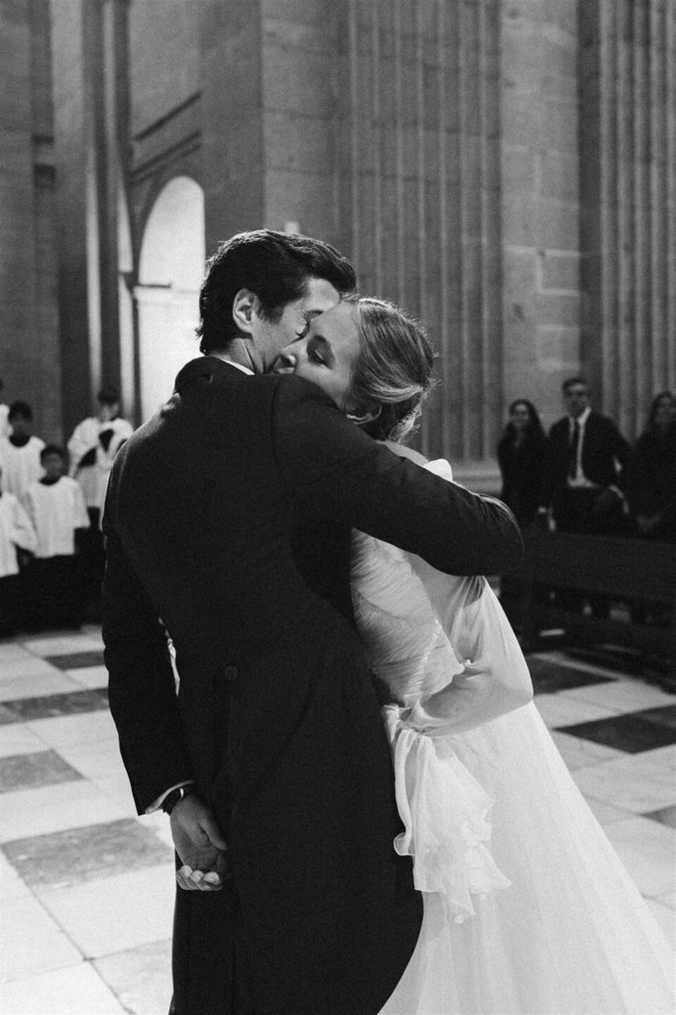 La boda en El Escorial de Mónica, la novia del vestido romántico con ...
