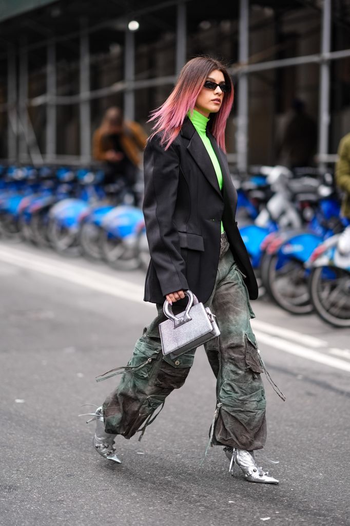 ¡Olvida los 2000! La tendencia ‘Y3K’ es la moda a seguir en 2025 que te ...