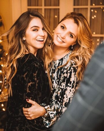 Angélica Rivera y Sofía Castro deslumbran en Premios Juventud 2025 con ...