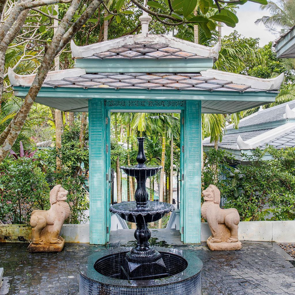 Entramos en una villa con cala privada en Phunket (Tailandia)