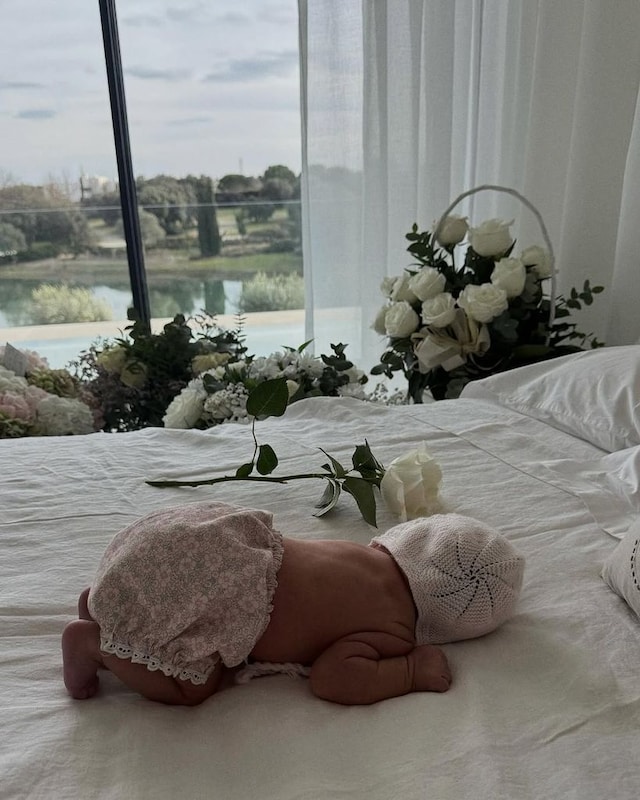 Marcos Llorente y Paddy Noarbe presentan a su hija en sus primeras ...