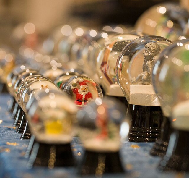 ¿Sabes cuál es el origen de las mágicas bolas de nieve?