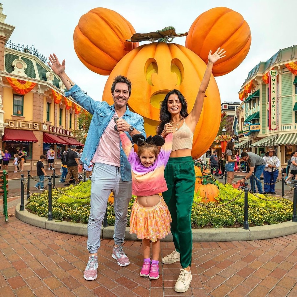 Asilinn Derbez, Mauricio Ochmann y Kai, juntos en Disney | ¡HOLA!