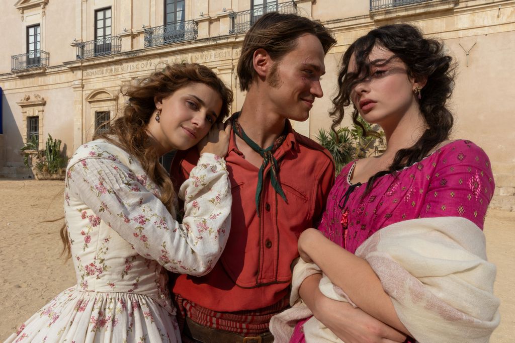 Deva Cassel, hija de Mónica Bellucci y Vincent Cassel, triunfa en ...