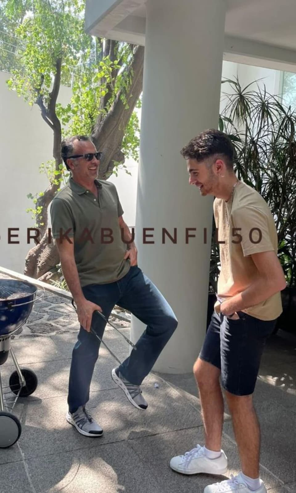 Erika Buenfil revela cómo es la convivencia de su hijo con su papá | ¡HOLA!