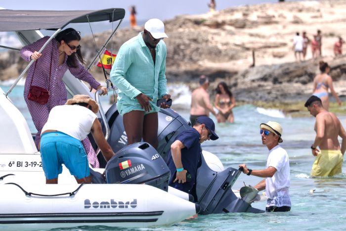 Las imágenes de Usain Bolt comenzando el verano en las aguas de Ibiza