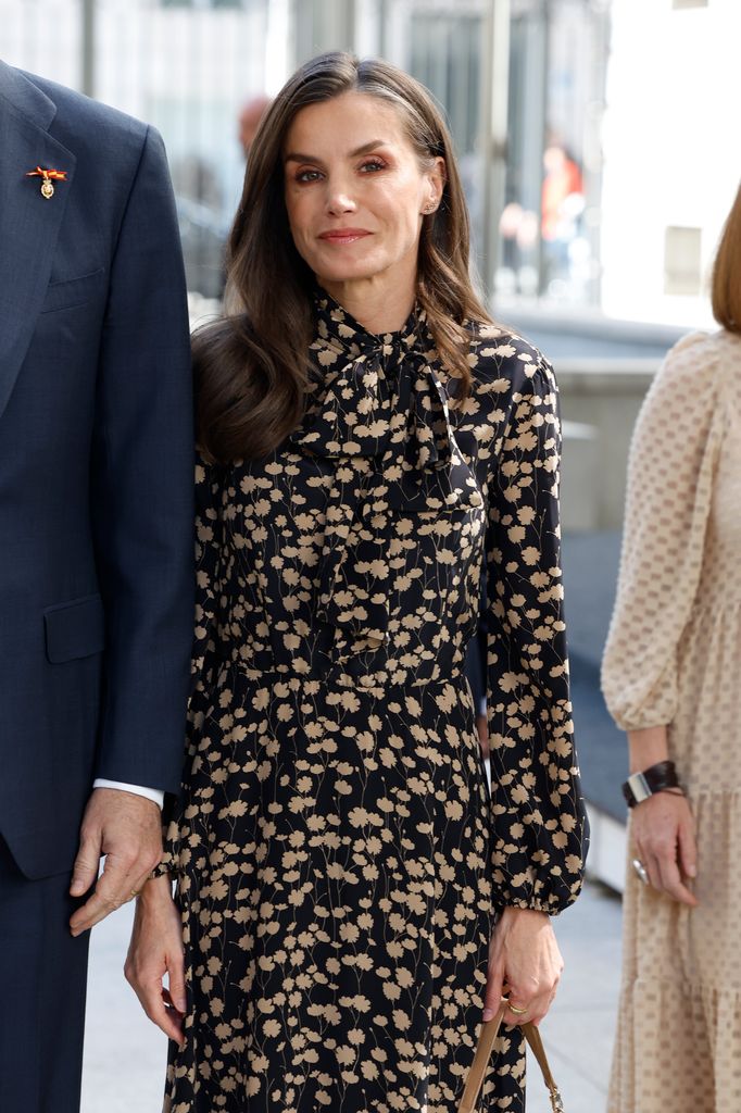 La reina Letizia recupera su vestido floral de Massimo Dutti en su ...