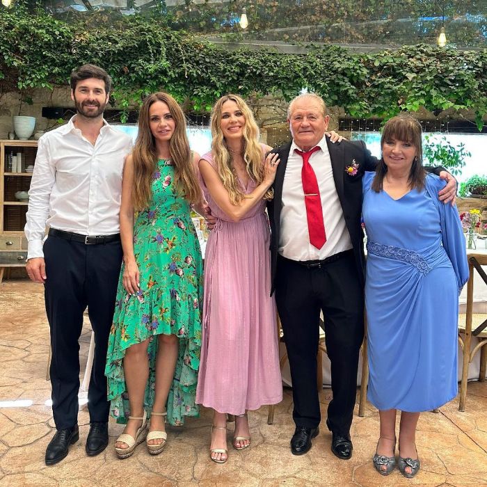 Vanesa Romero, radiante en las 'bodas de oro' de sus padres junto a ...