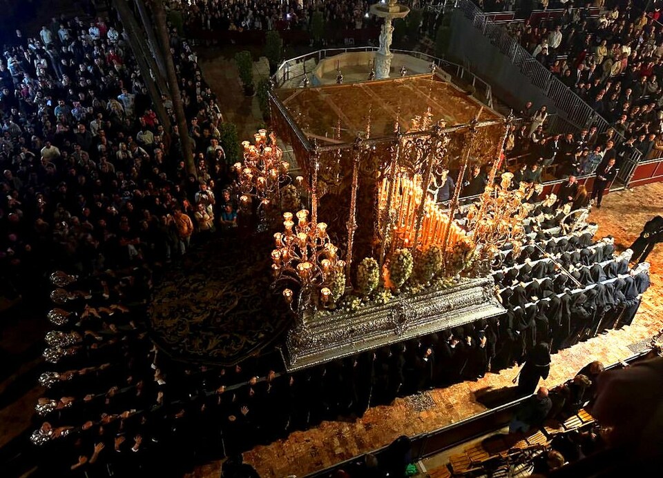 Stella Banderas y Alex Gruszynski, dos enamorados en la Semana Santa ...