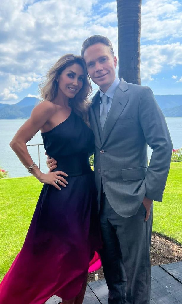 Anahí y Manuel Velasco celebran su aniversario de bodas | ¡HOLA!