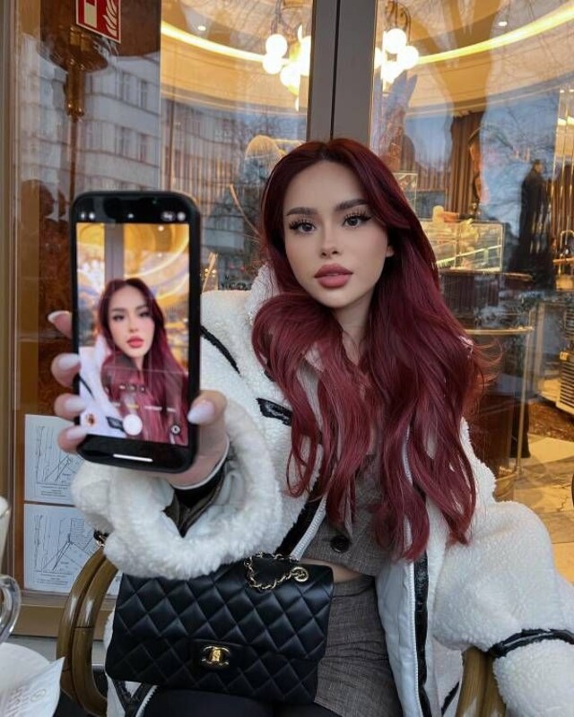 Todo sobre el color de pelo 'Cherry Coke', el favorito entre la generación Z