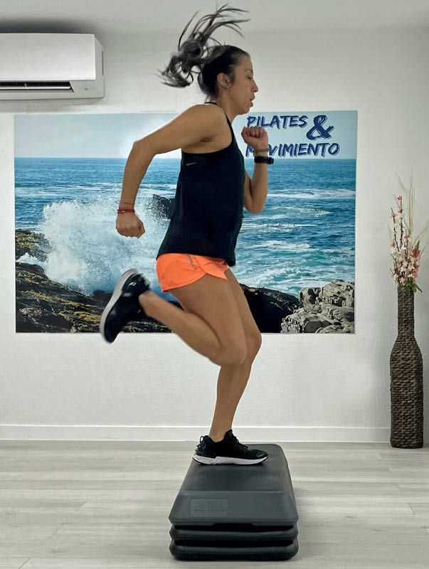Ejercicios con 'step' para quemar calorías y tonificar tu cuerpo