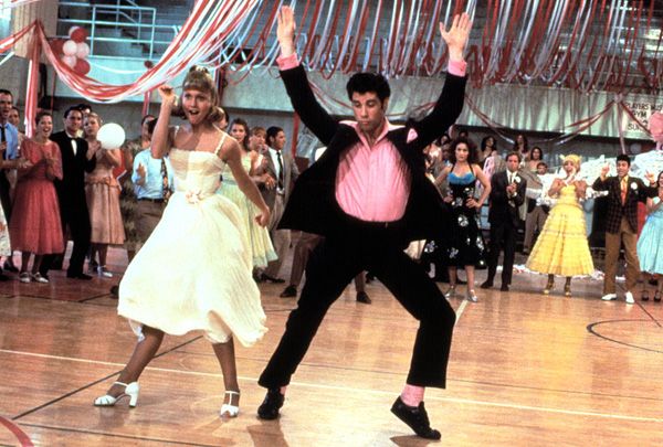 Grease: los looks de Olivia Newton John y John Travolta que son ...